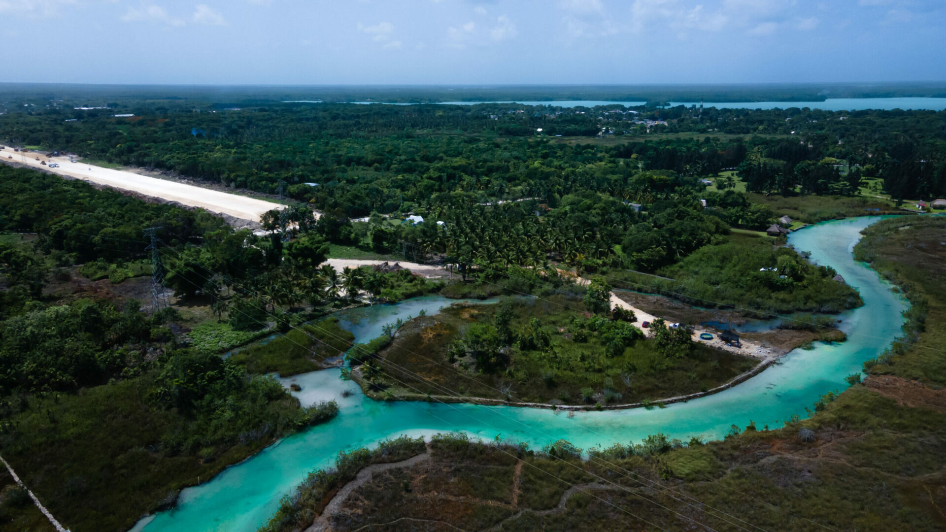 Los impactos del Tren Maya amenazan la salud de la laguna de Bacalar ...